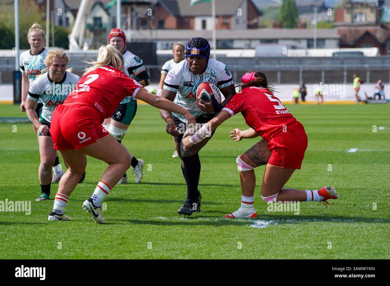 Newport, Wales. 20th Apr, 2025. Linda Djougang (Ireland) heading for ...