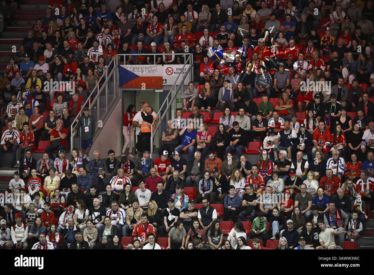 Spectators during the IIHF Women's Ice Hockey World Championship final ...