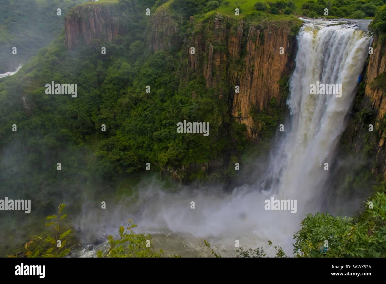 Howick falls waterfall on Umgeni river in Kzn midlands meander Stock ...