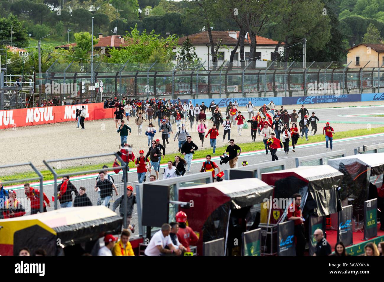 Imola, Italie. 20th Apr, 2025. Fans during the 6 Hours of Imola 2025 ...