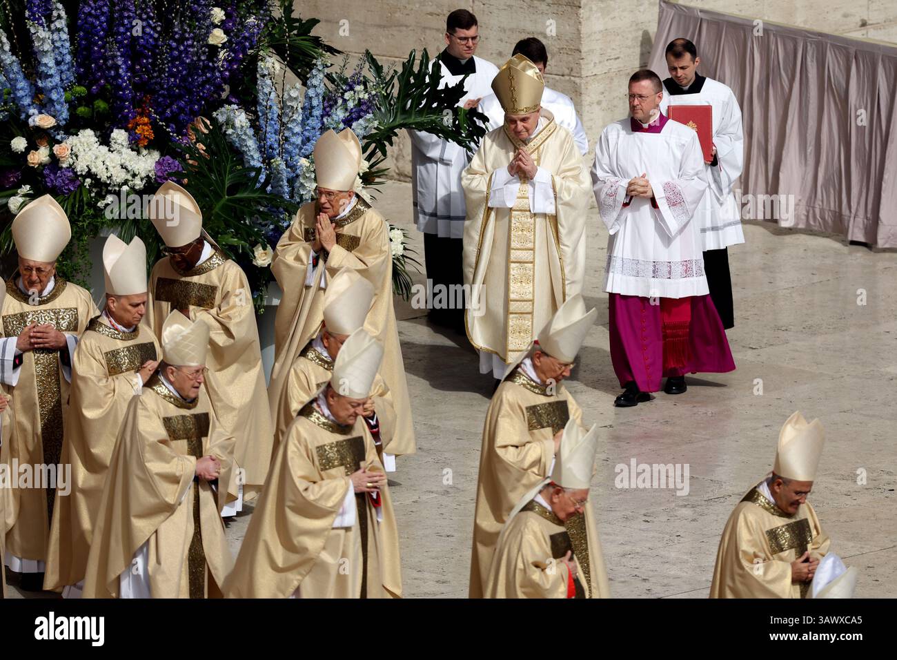 Rome, Italy. 20th Apr, 2025. Vatican City, Italy 20.05.2025: Cardinals ...