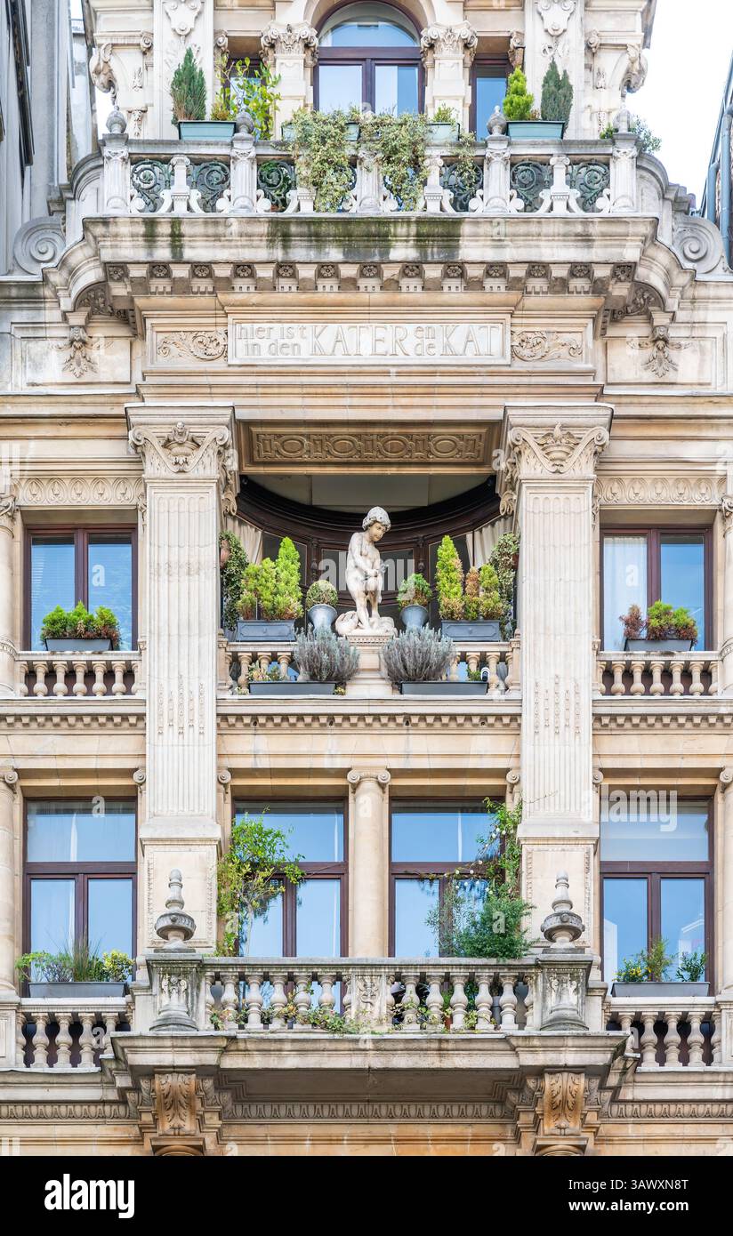 Decorated facades of Hier is 't in den Kater en de Kat at Avenue ...