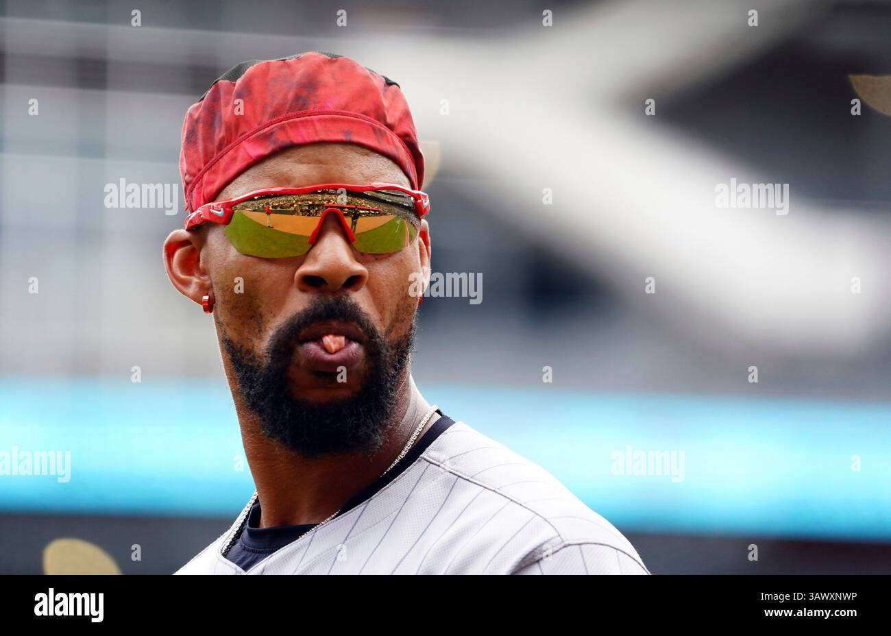 Minnesota Twins outfielder Byron Buxton (25) tries to blow a bubble ...