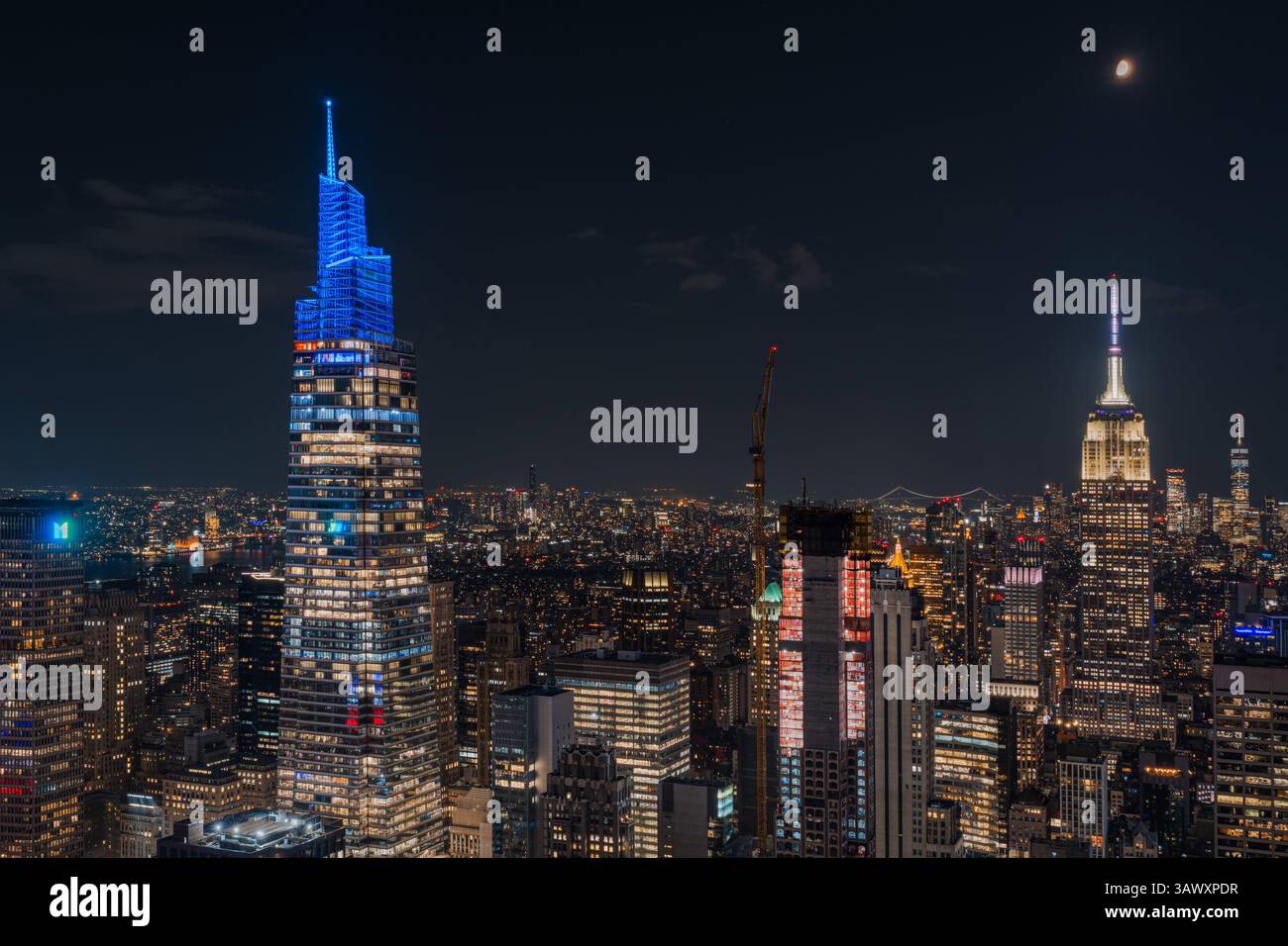 Scenic Manhattan night cityscape viewed form Top of the Rock ...