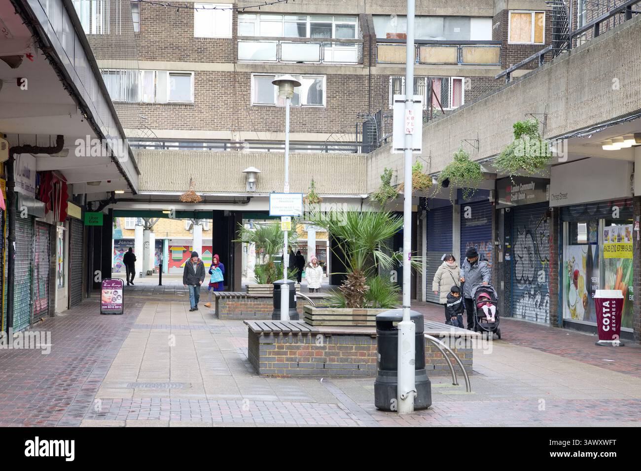 Vesey path parade of shops hi-res stock photography and images - Alamy