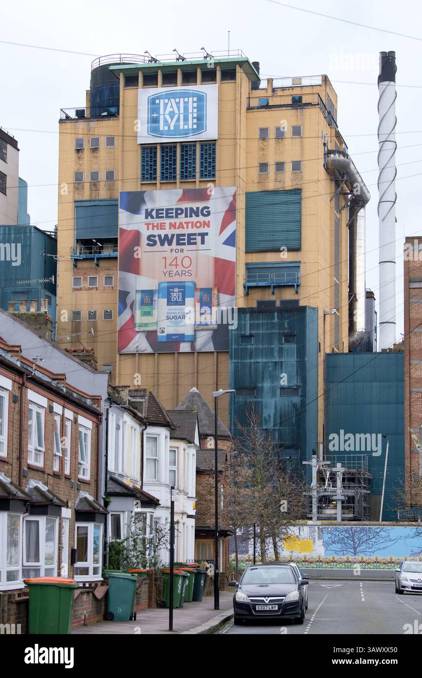 The Tate and Lyle Thames Refinery sugar refinery in Silvertown London ...