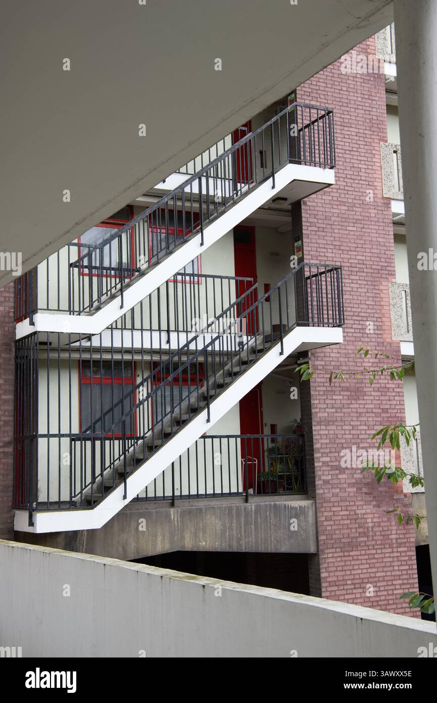 London council estate stairs hi-res stock photography and images - Alamy