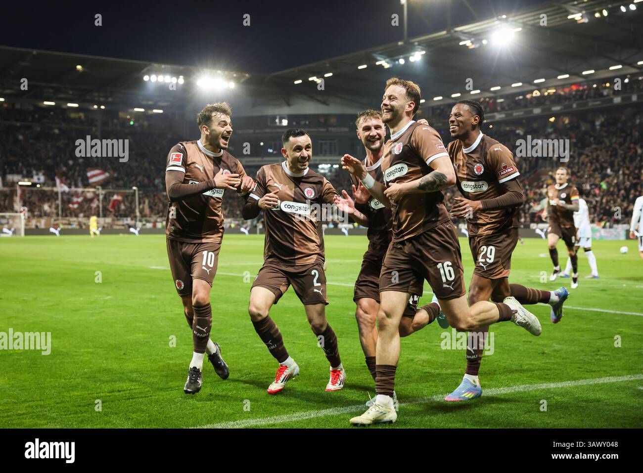20 April 2025, Hamburg: Soccer: Bundesliga, FC St. Pauli - Bayer ...