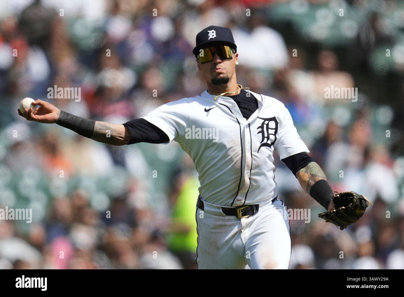 Detroit Tigers third baseman Javier Báez throws Kansas City Royals ...