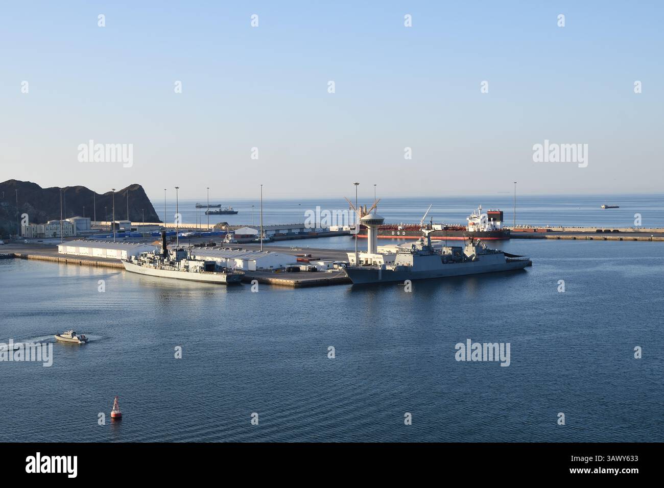 Muscat, Oman - april 01, 2025: Port view from the Mutrah Fort in Muscat ...
