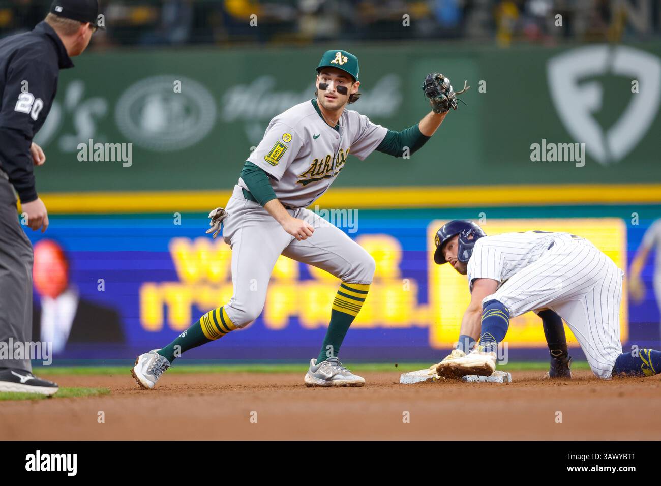 Milwaukee Brewers' Caleb Durbin (21) steals second base as the ...