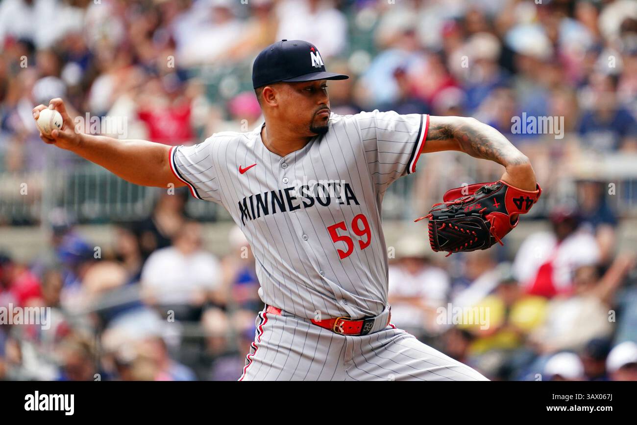 Minnesota Twins pitcher Jhoan Duran (59) delivers a pitch against the ...