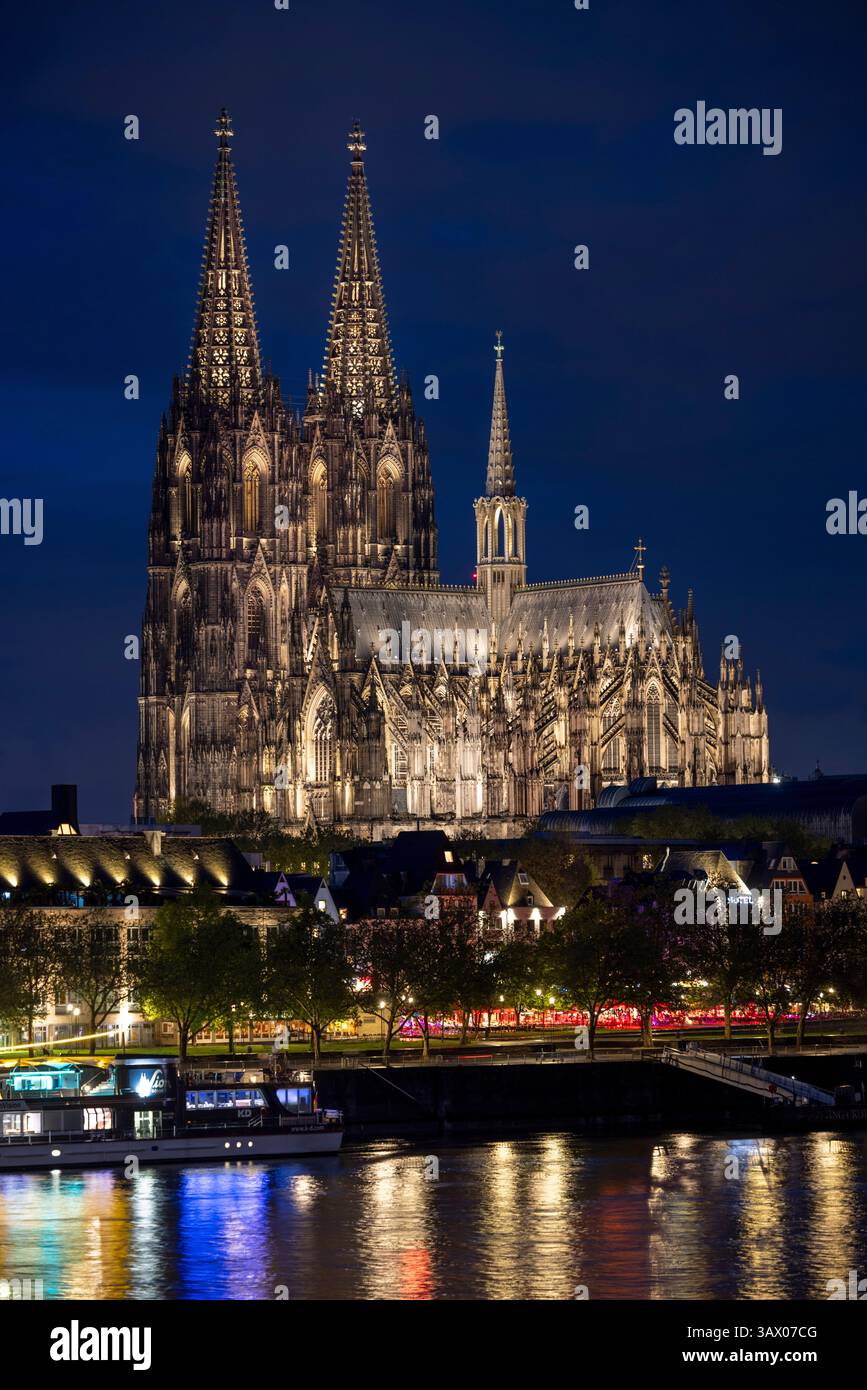 Cologne, Germany. 20th Apr, 2025. The new lighting at Cologne Cathedral ...