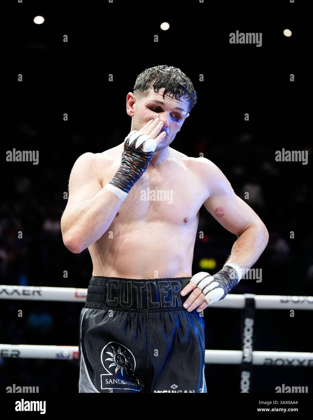 Lee Cutler dejected after losing the WBC International Silver Super ...