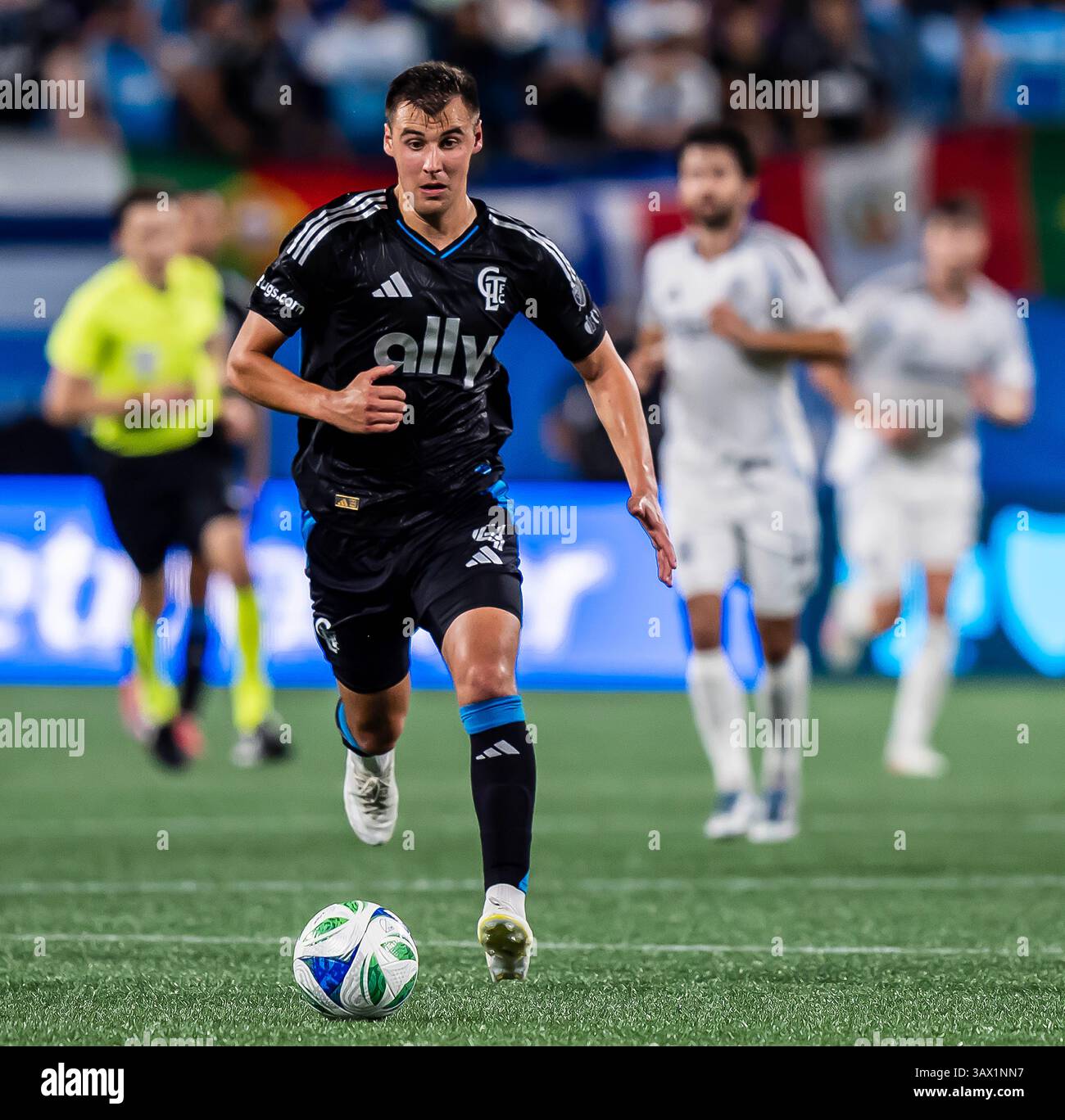Charlotte, Nc, USA. 19th Apr, 2025. Charlotte FC midfielder Andrew ...