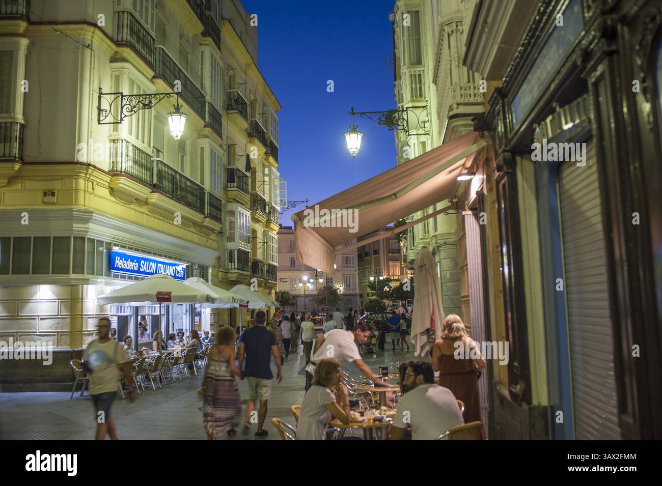 Calle 15 street hi-res stock photography and images - Alamy