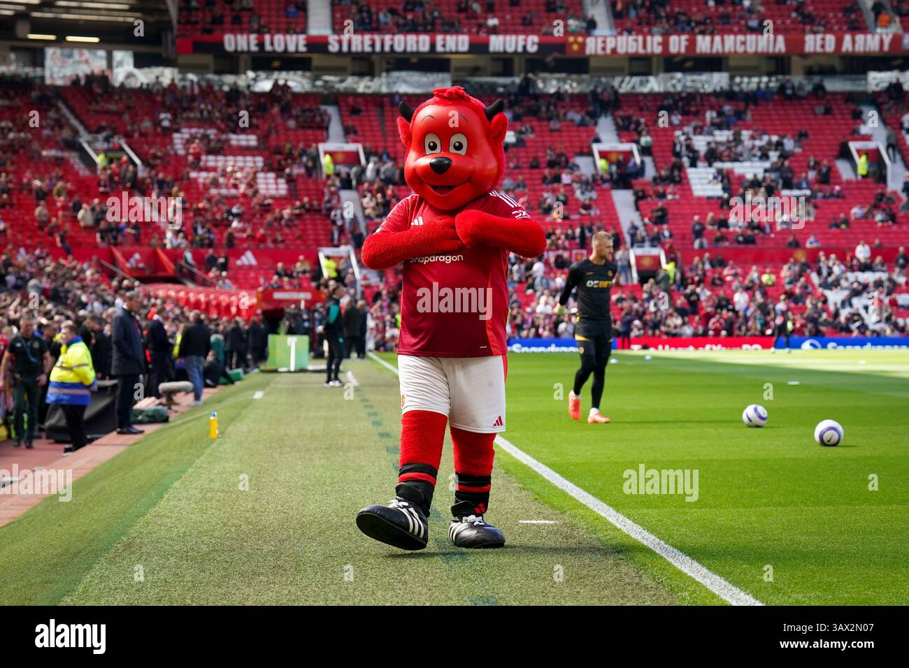 Manchester, UK. 20th Apr, 2025. Fred the Red United mascot during the ...