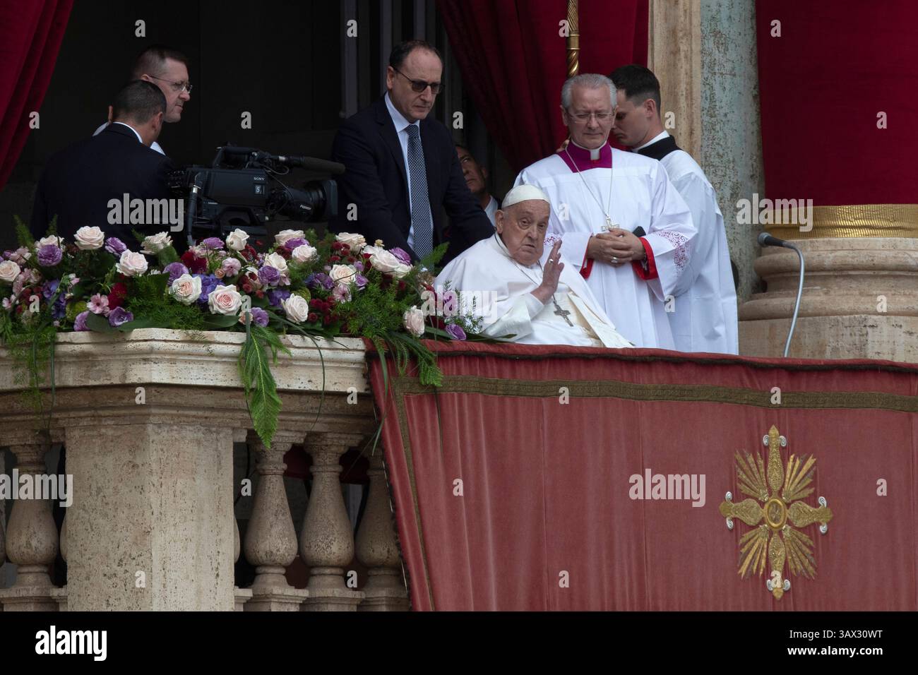Vatican city, Vatican, 20 April 2025. Pope Francis delivers his Urbi et ...