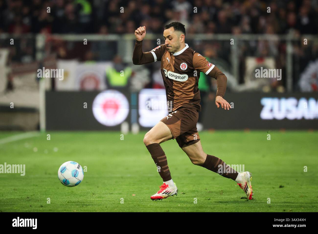 Hamburg, Germany. 20th Apr, 2025. Soccer: Bundesliga, FC St. Pauli ...