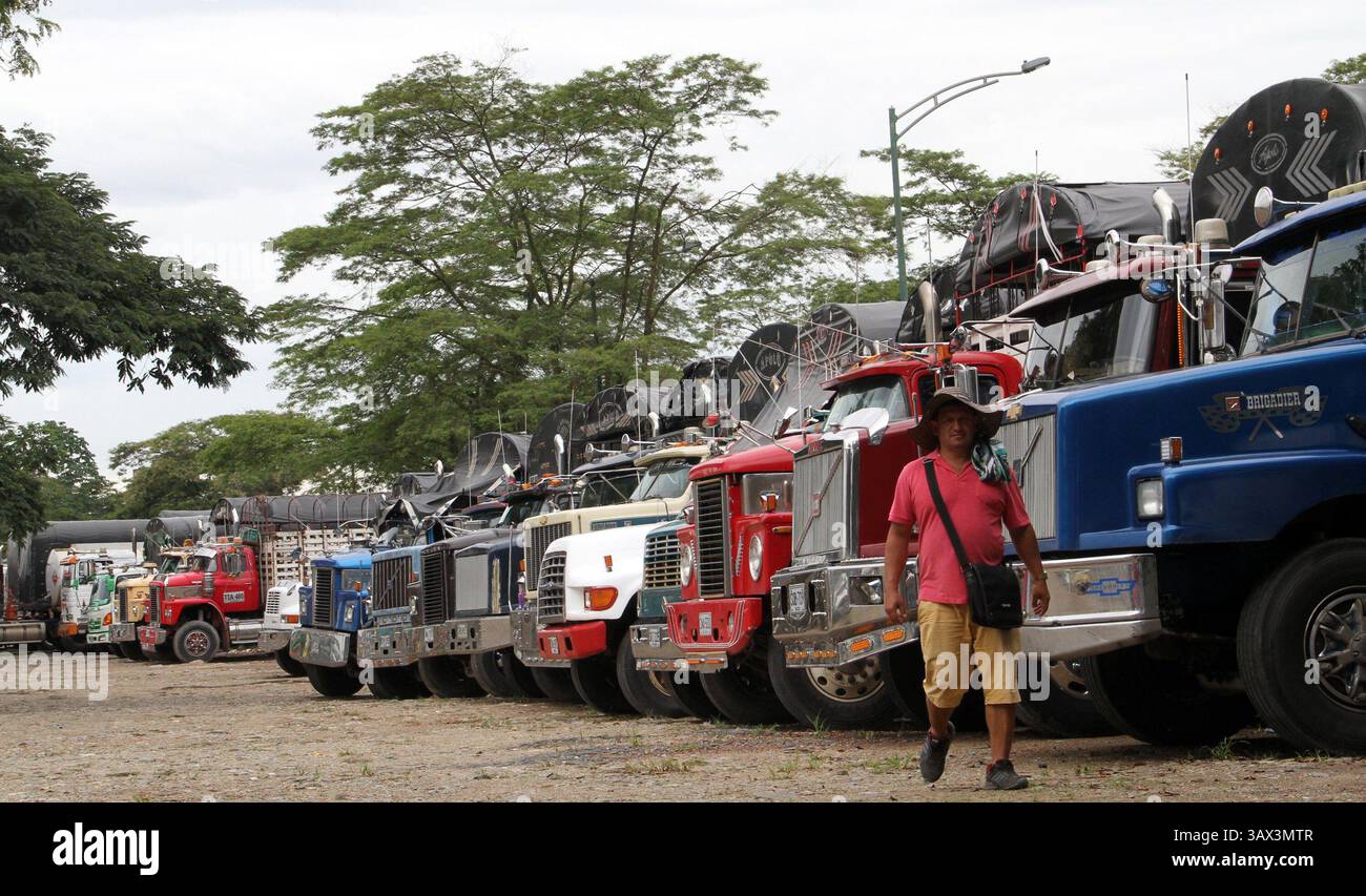 Tractomulas hi-res stock photography and images - Alamy