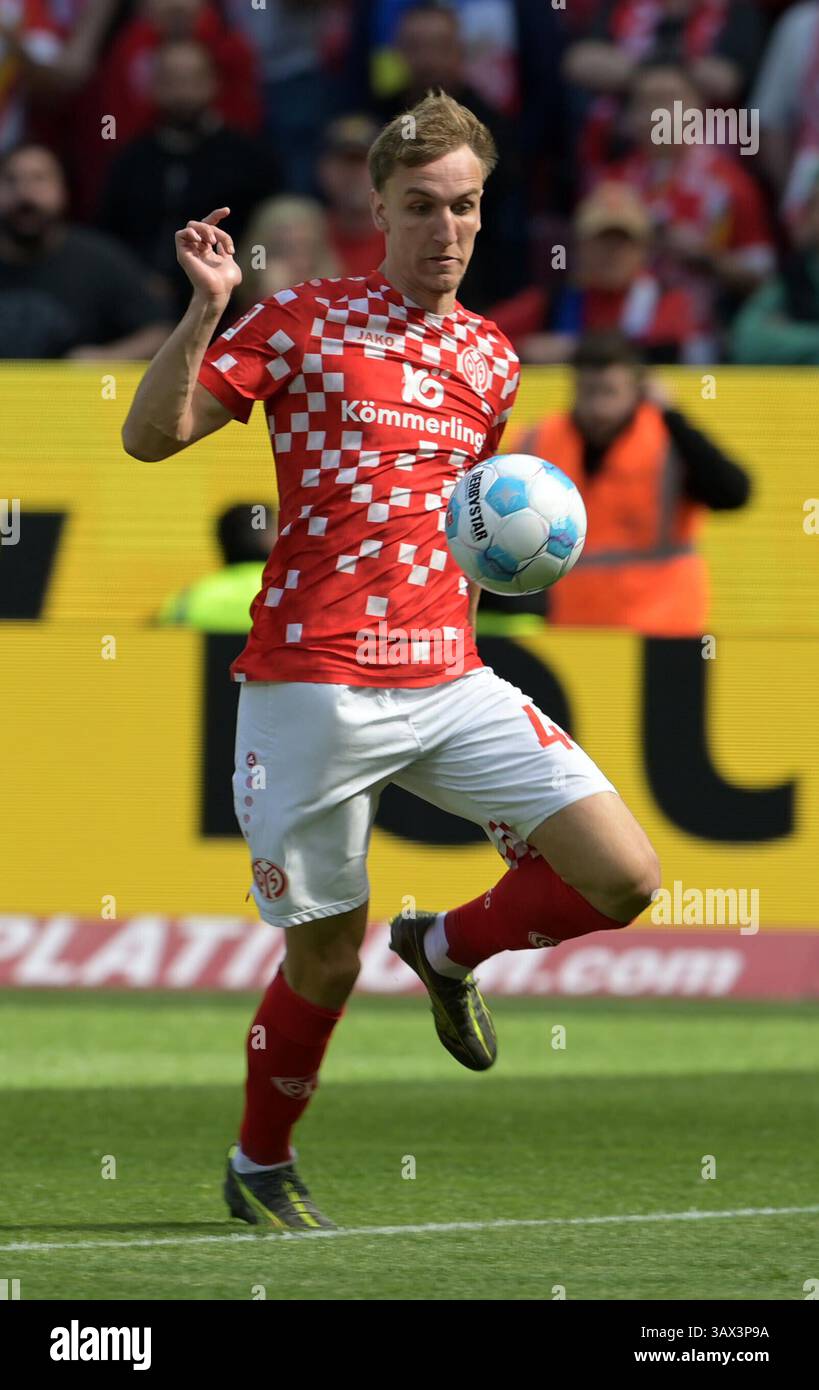 Mainz, Deutschland. 19th Apr, 2025. Nelson Weiper fotografiert beim ...
