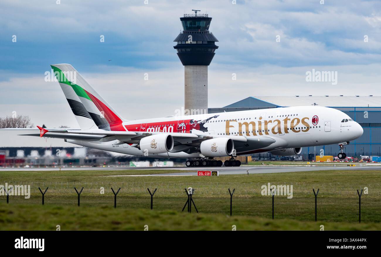 Emirates Airbus A380-861 A6-EOK sports a "125 Years AC MIlan" Livery at ...