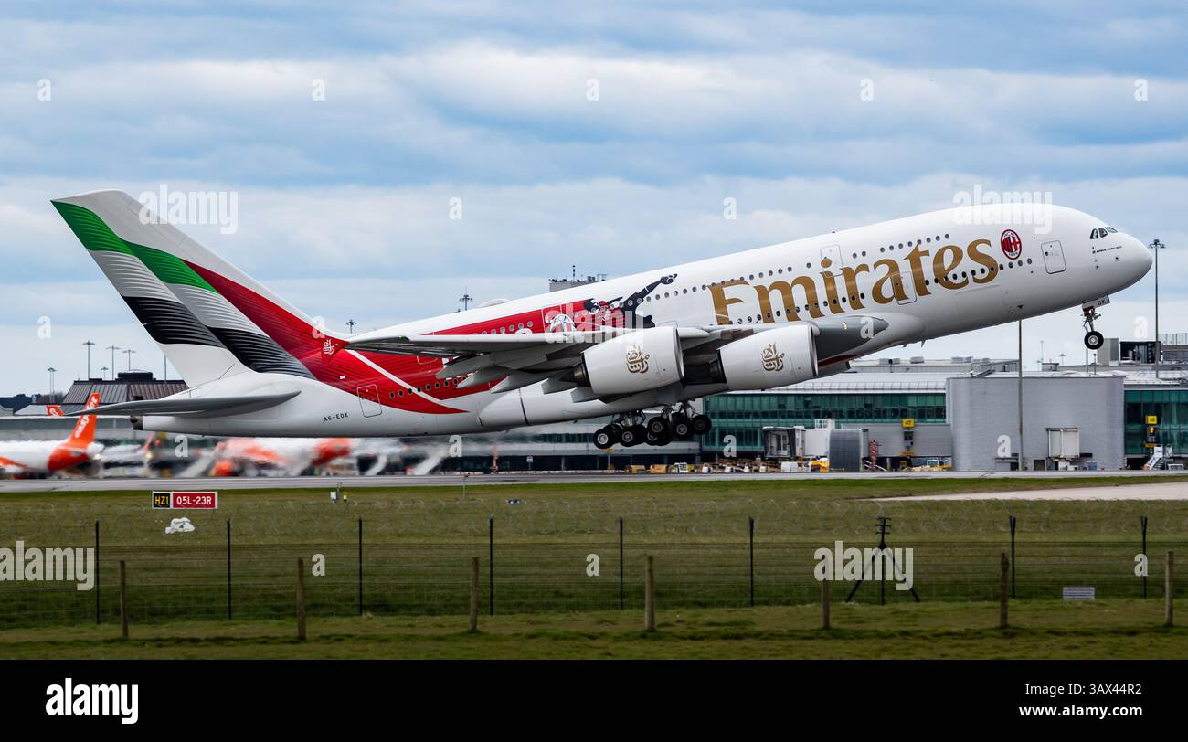 Emirates Airbus A380-861 A6-EOK sports a "125 Years AC MIlan" Livery at ...