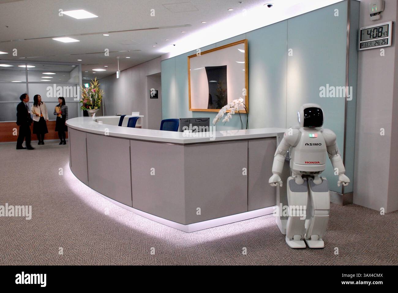 Humanoid robot ai stands hi-res stock photography and images - Alamy