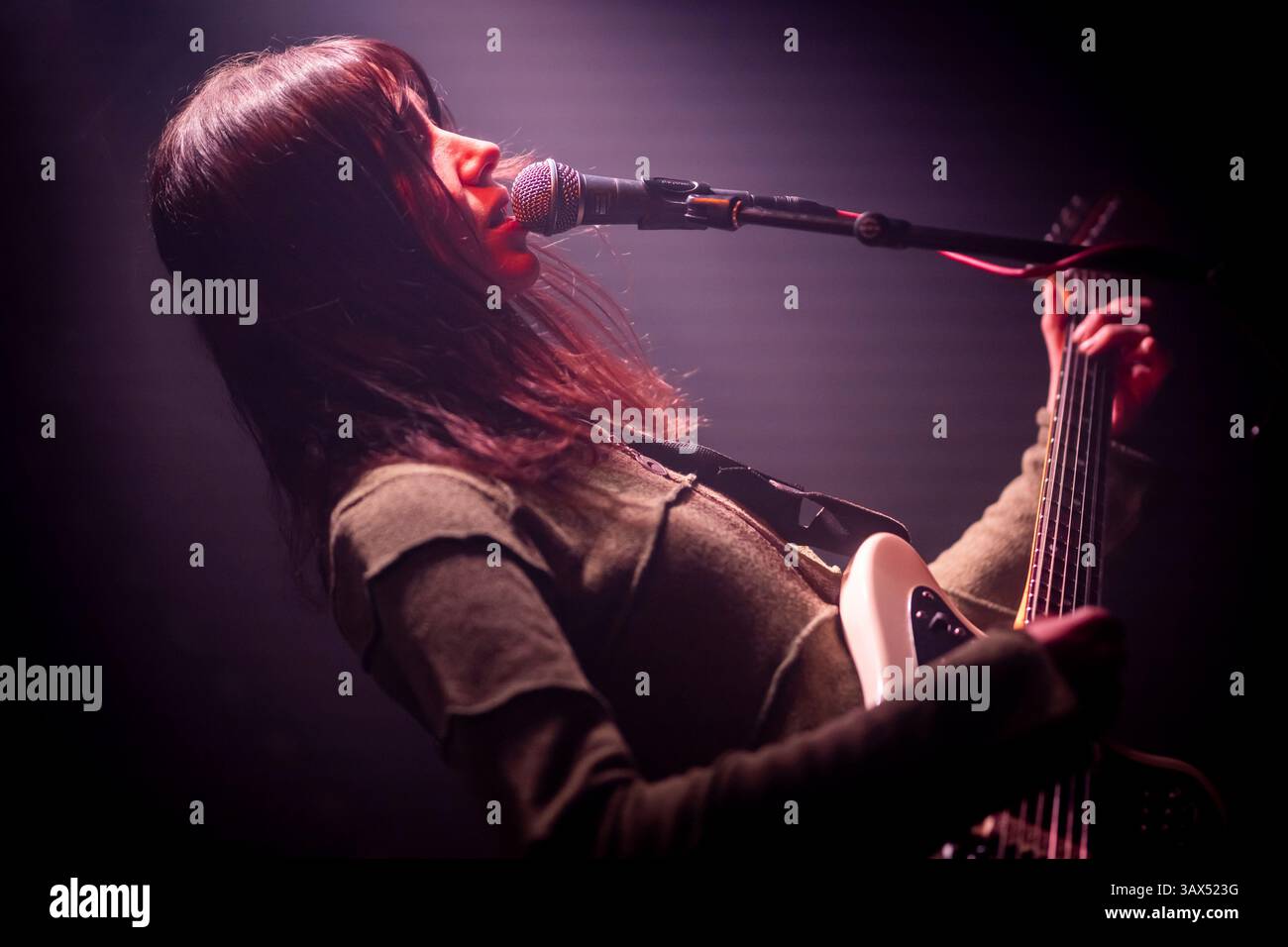 Edinburgh, Scotland. Sun 20 April 2025. Irish singer-songwriter Maria ...