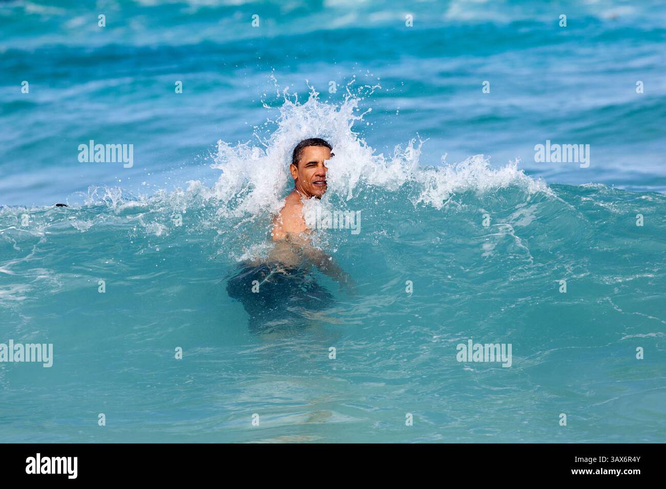 Barack obama hawaii swim hi-res stock photography and images - Alamy