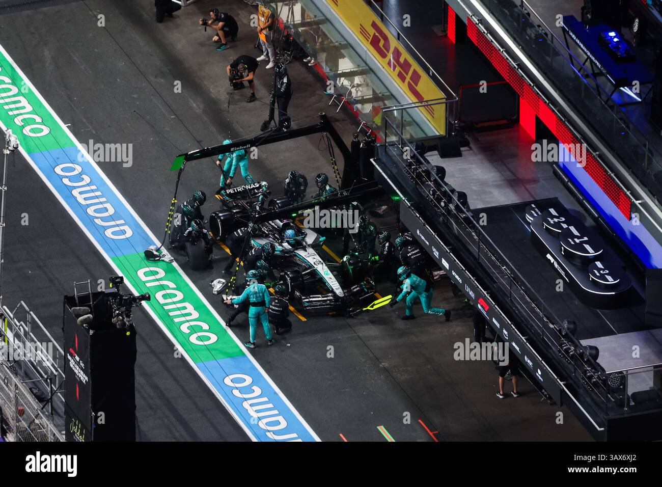 63 RUSSELL George (gbr), Mercedes AMG F1 Team W16, action pitstop ...
