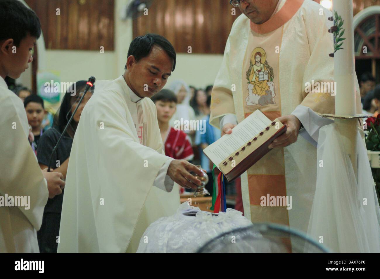 Mae Sot, Thailand. 19th Apr, 2025. After blessing the holy water, the ...
