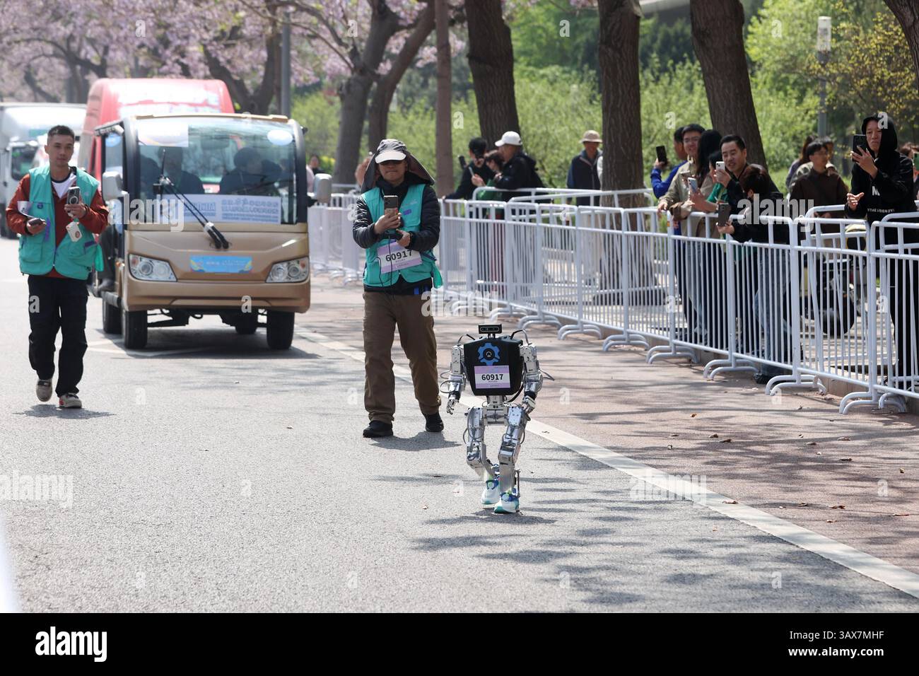 The world's first humanoid robot half-marathon kicks off in Beijing ...