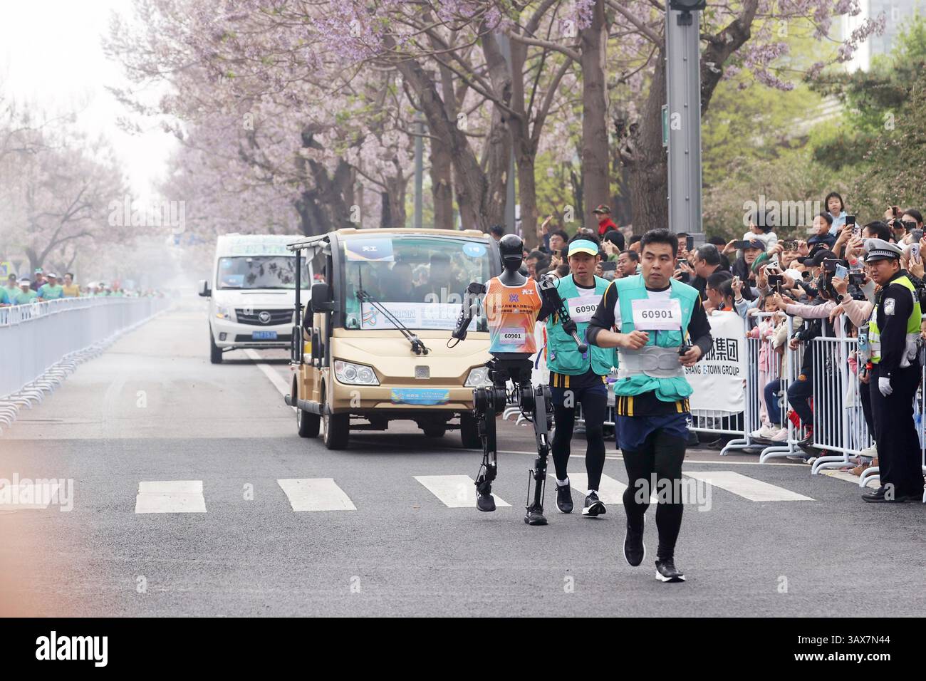 The world's first humanoid robot half-marathon kicks off in Beijing ...