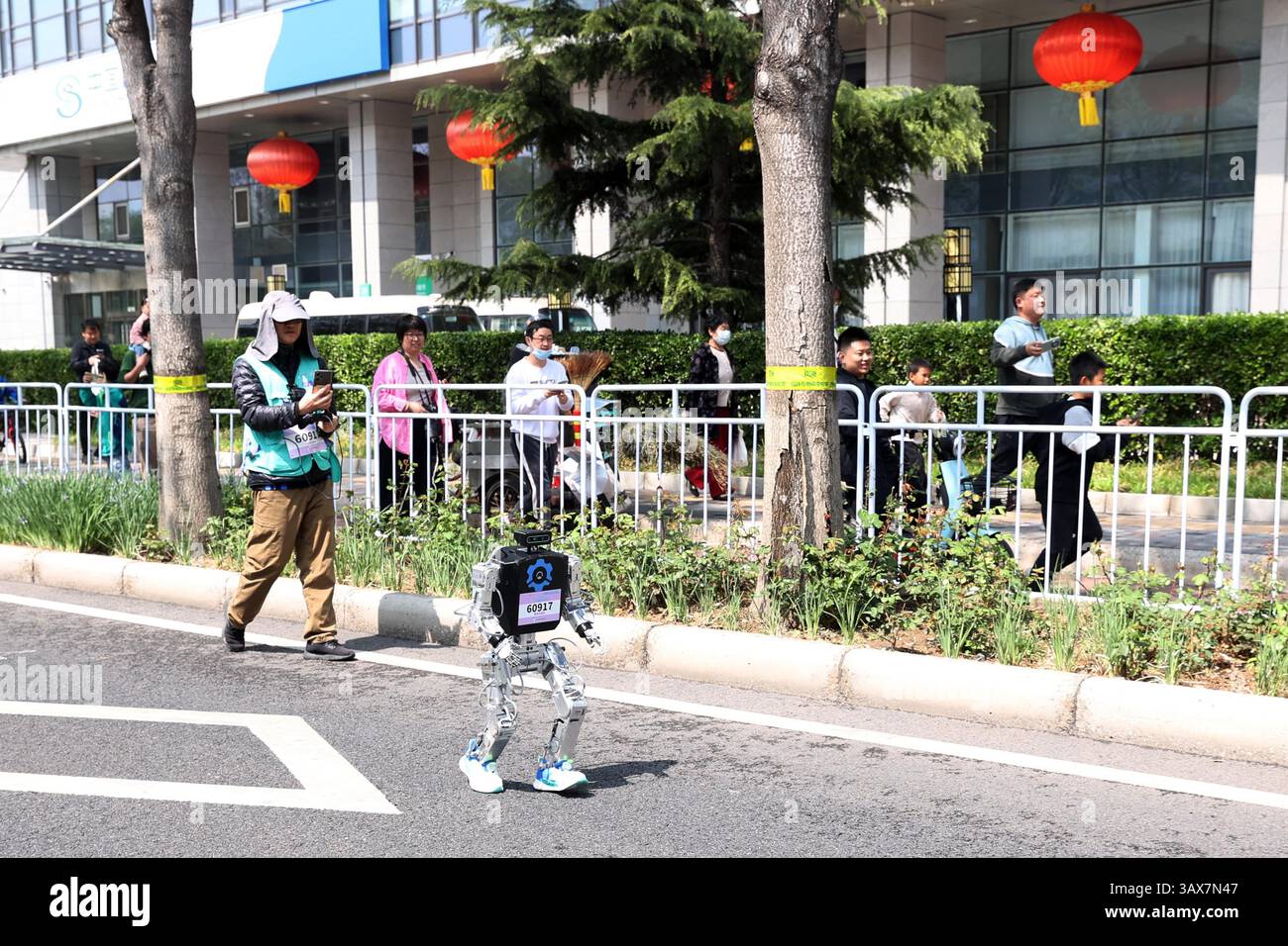 The world's first humanoid robot half-marathon kicks off in Beijing ...