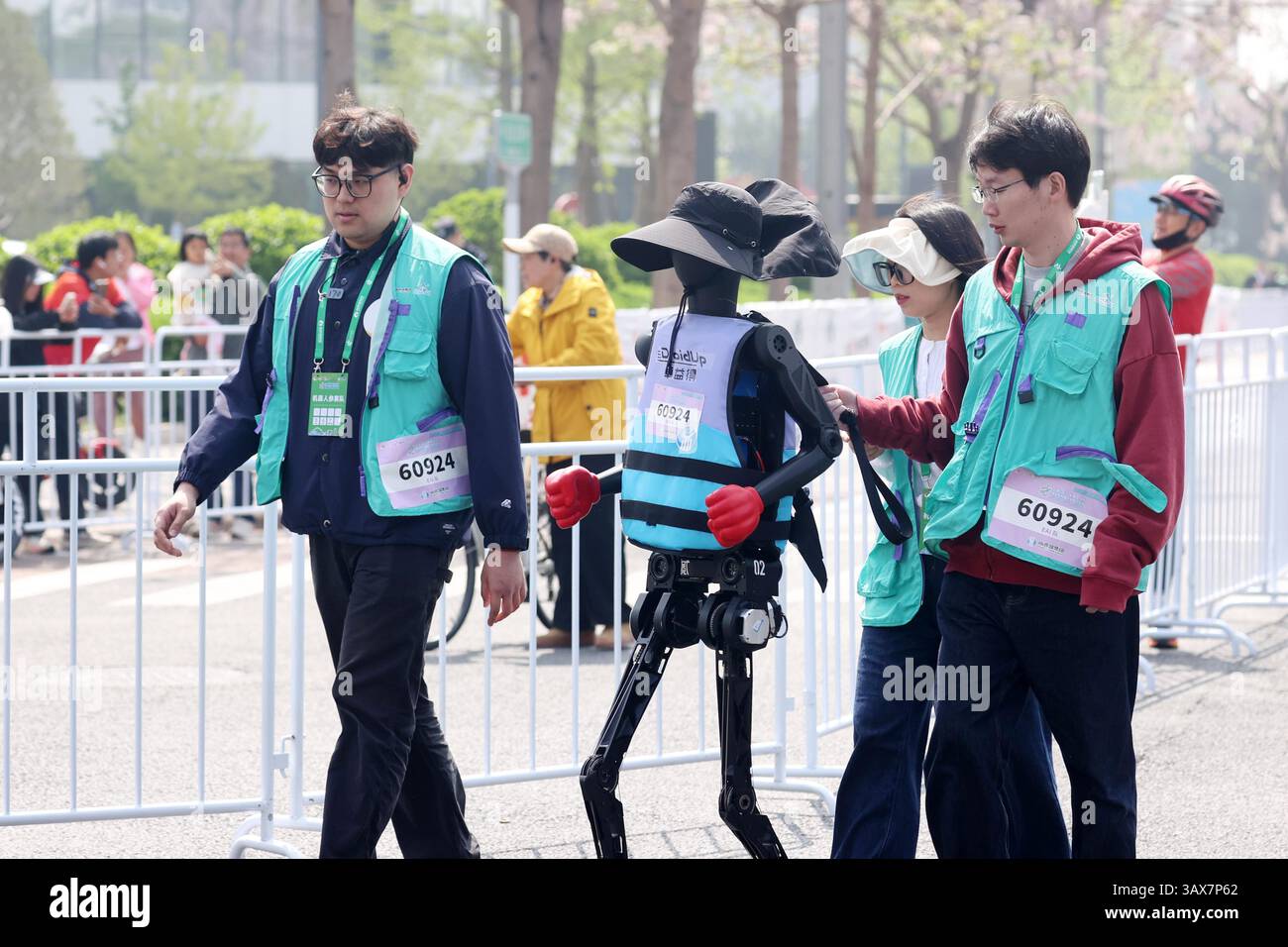 The world's first humanoid robot half-marathon kicks off in Beijing ...