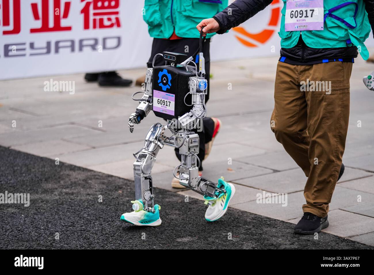 The world's first humanoid robot half-marathon kicks off in Beijing ...