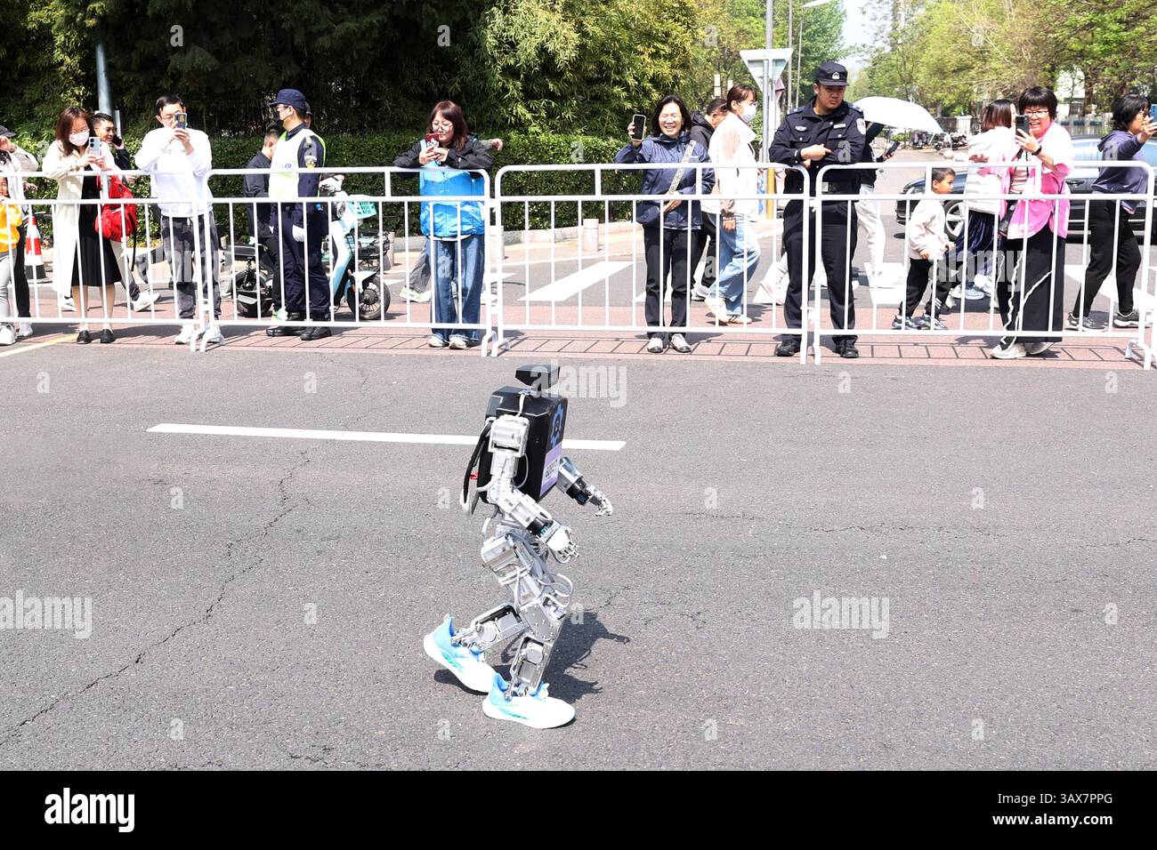 The world's first humanoid robot half-marathon kicks off in Beijing ...