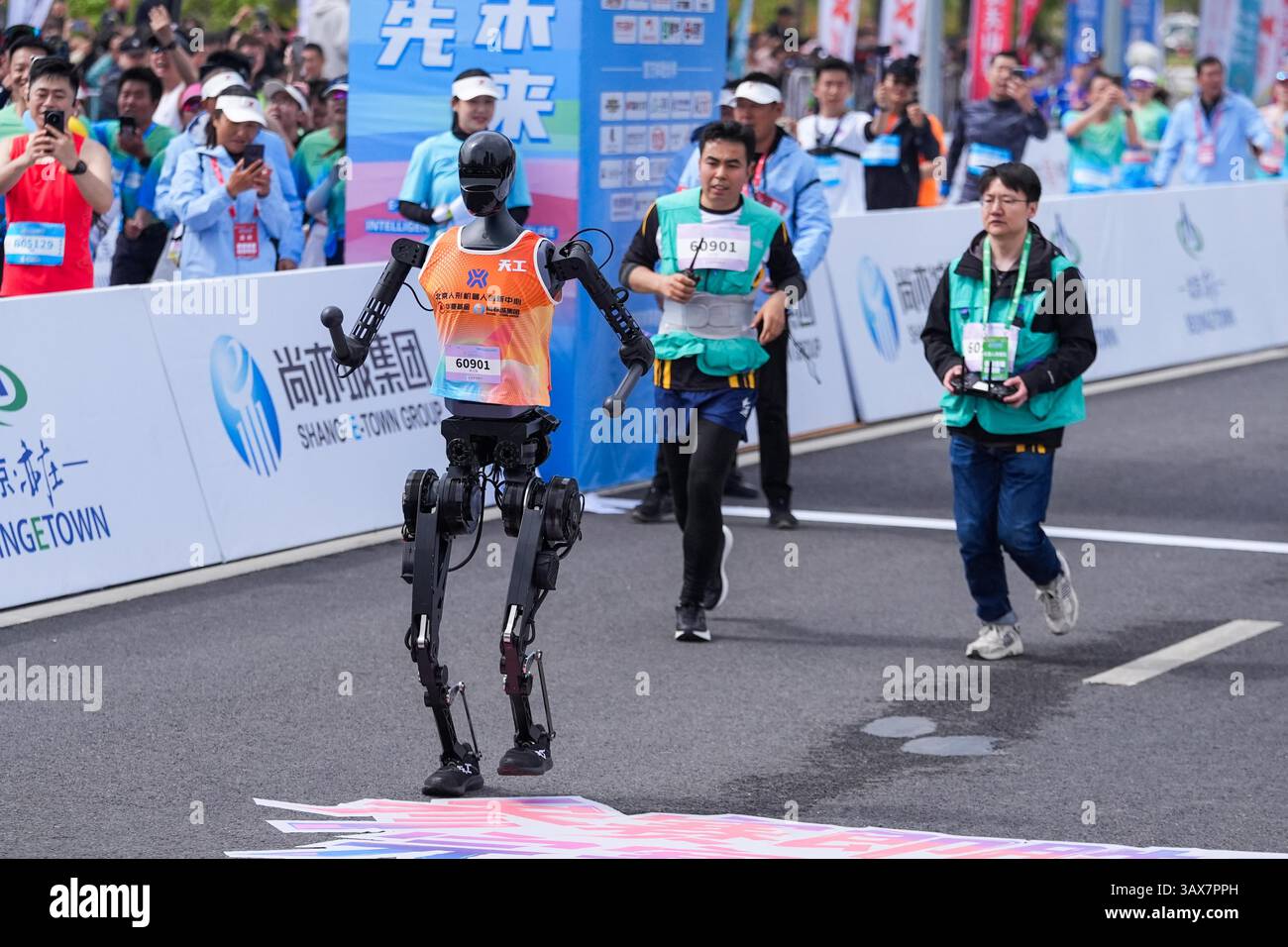 The world's first humanoid robot half-marathon kicks off in Beijing ...
