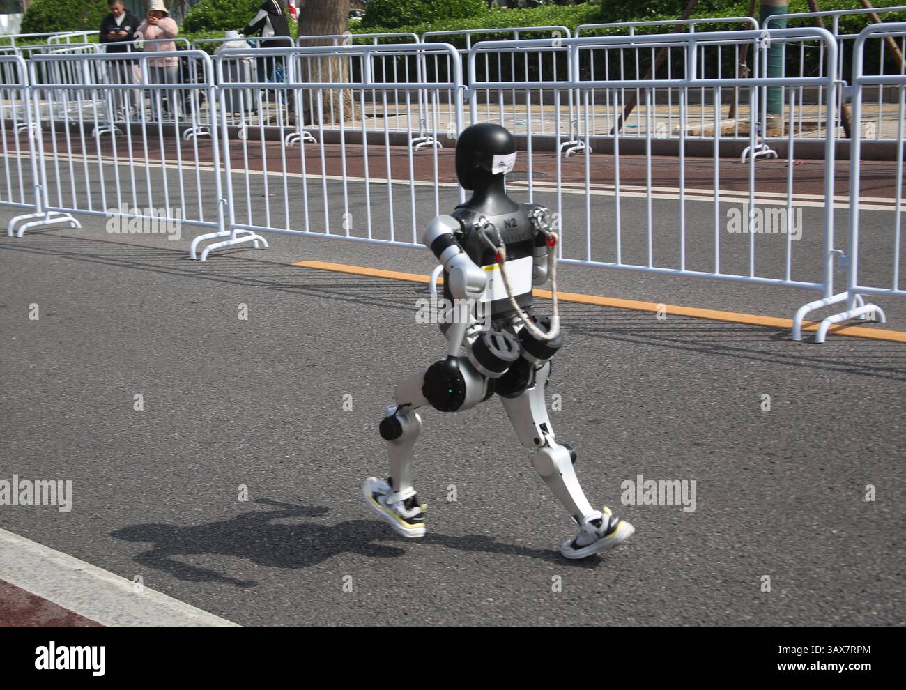 The world's first humanoid robot half-marathon kicks off in Beijing ...