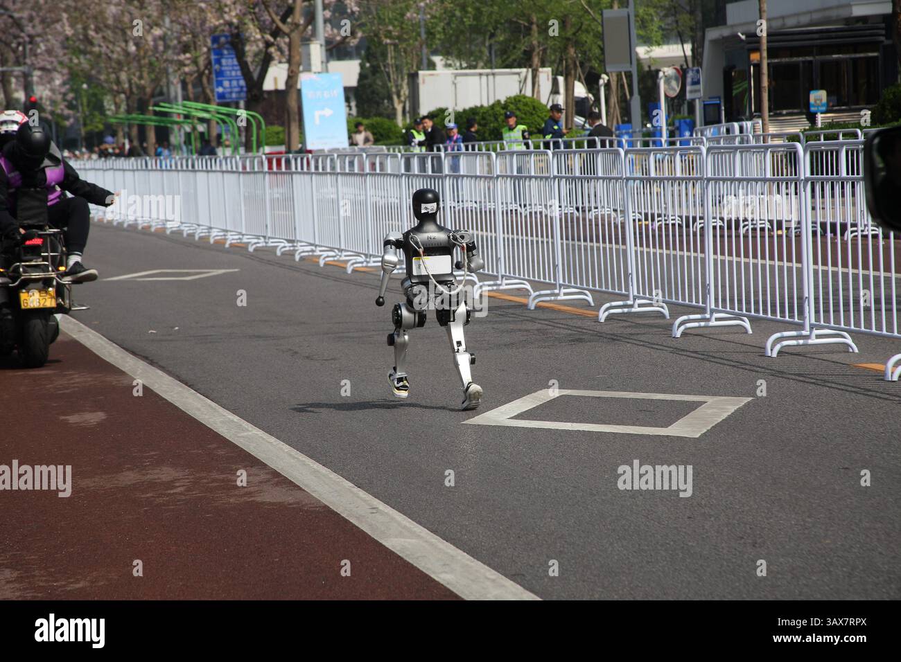 The world's first humanoid robot half-marathon kicks off in Beijing ...