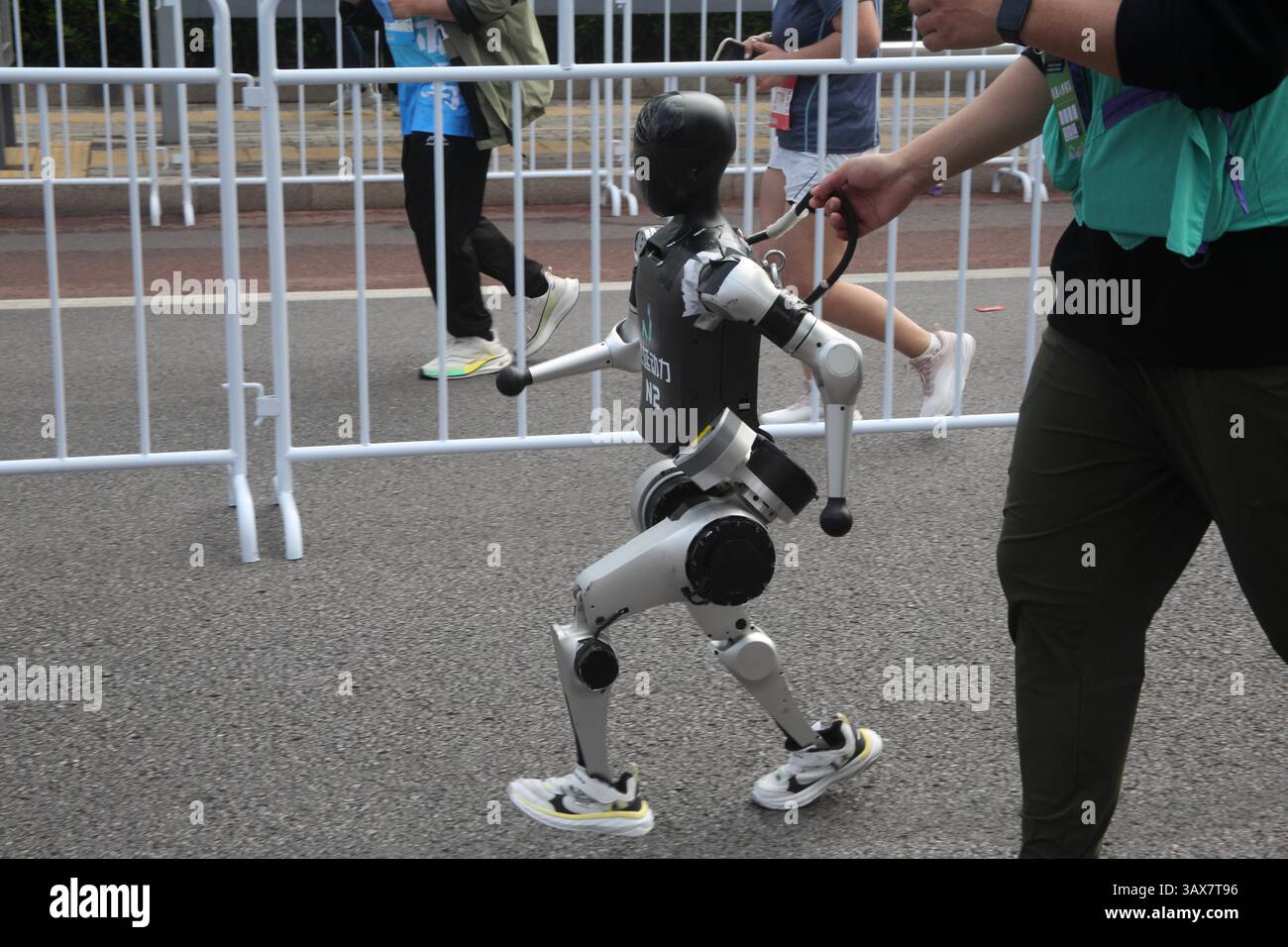 The world's first humanoid robot half-marathon kicks off in Beijing ...
