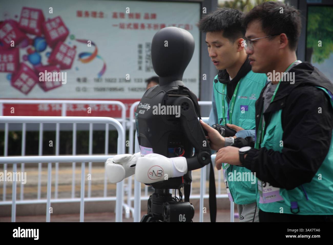 The world's first humanoid robot half-marathon kicks off in Beijing ...