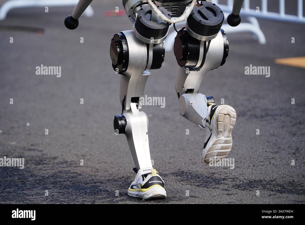 The world's first humanoid robot half-marathon kicks off in Beijing ...