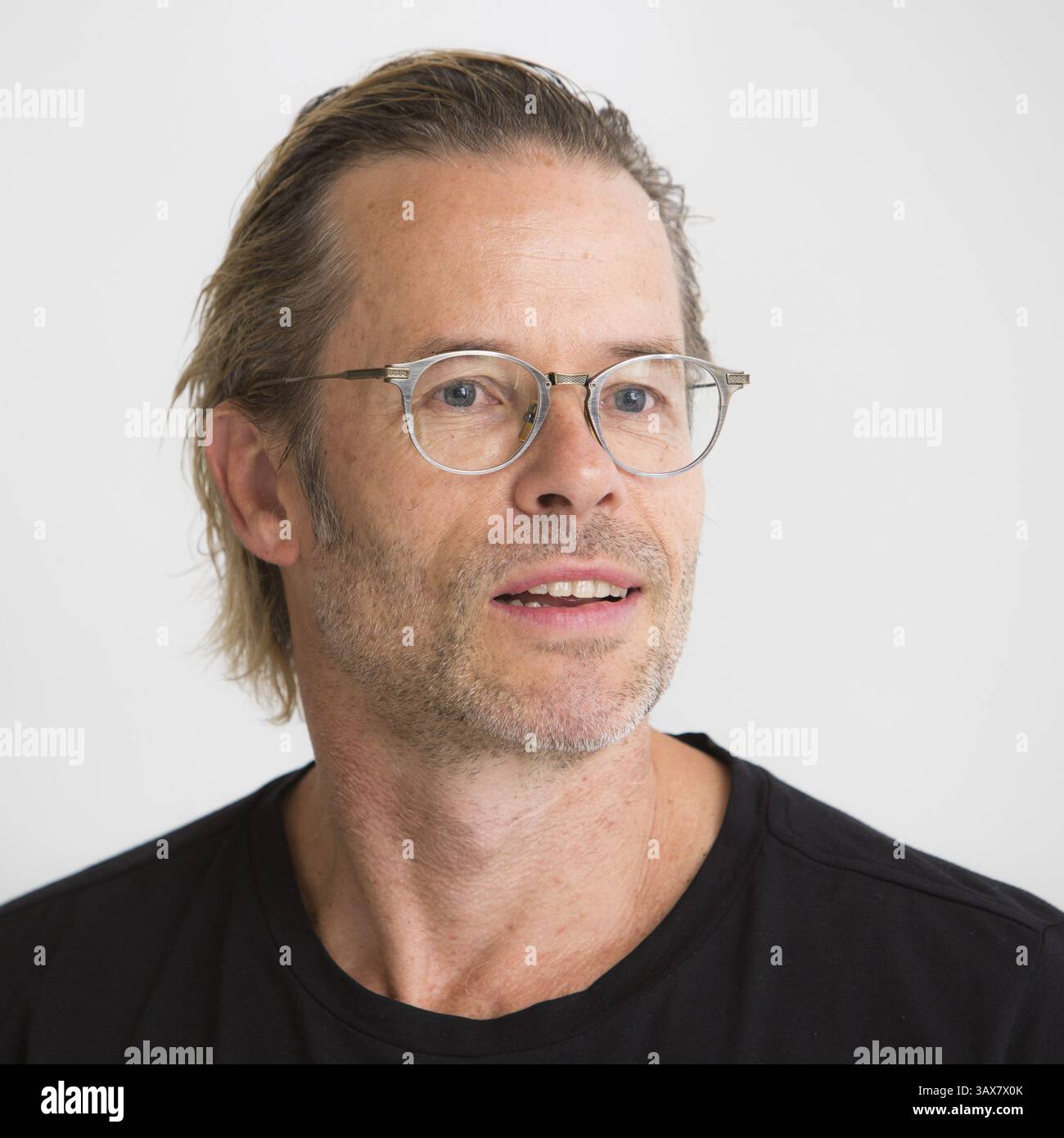 January 11, 2017 - Hollywood, California, U.S. - GUY PEARCE promotes TV ...