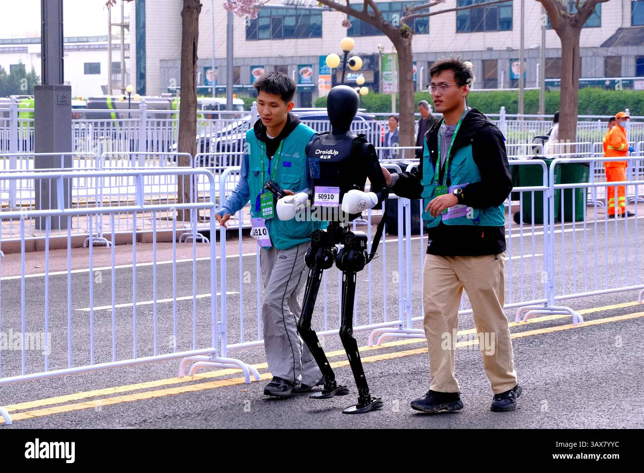 The world's first humanoid robot half-marathon kicks off in Beijing ...