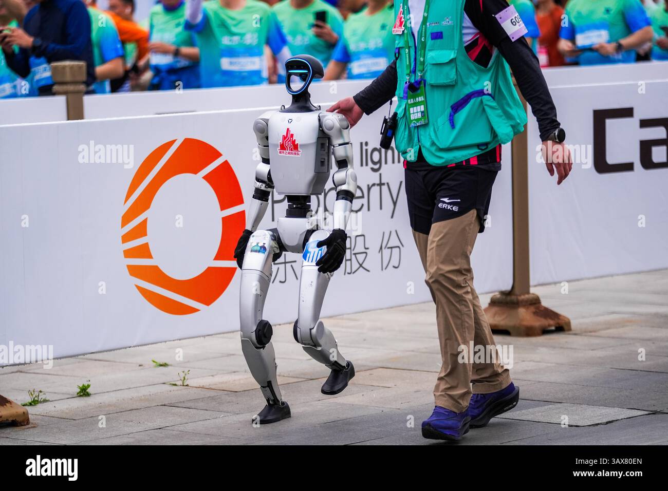 The world's first humanoid robot half-marathon kicks off in Beijing ...