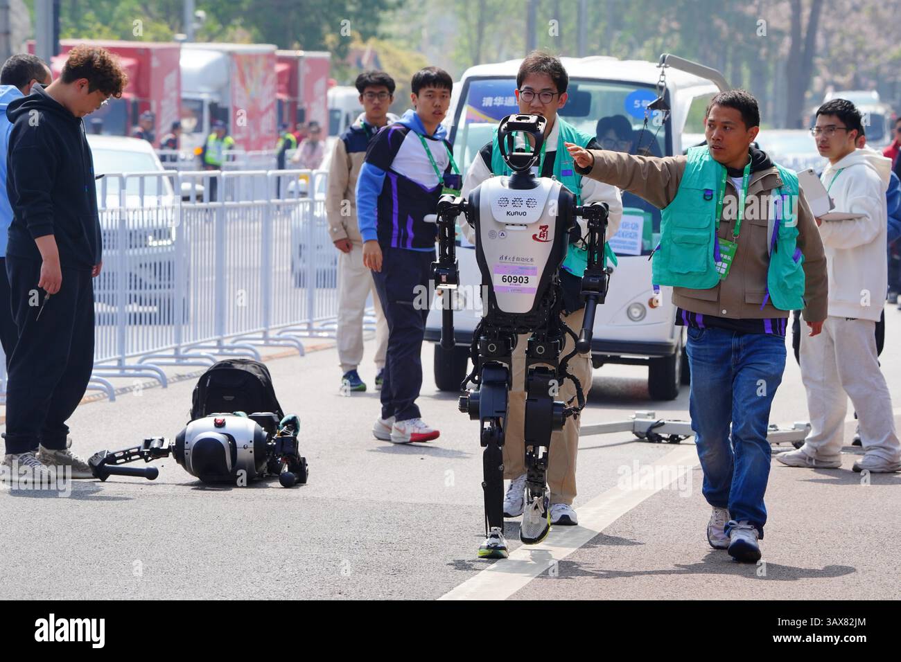 The world's first humanoid robot half-marathon kicks off in Beijing ...