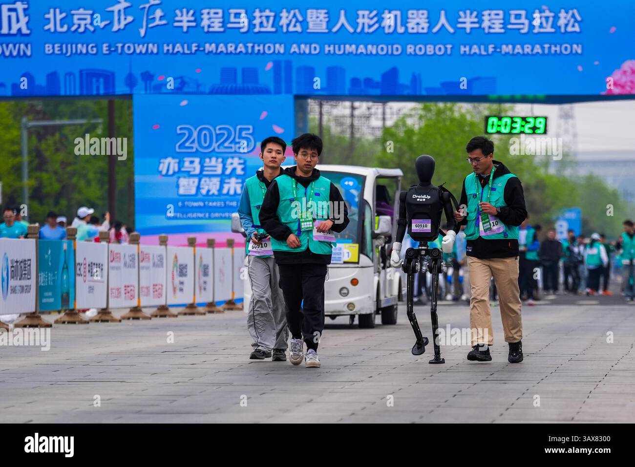 The world's first humanoid robot half-marathon kicks off in Beijing ...
