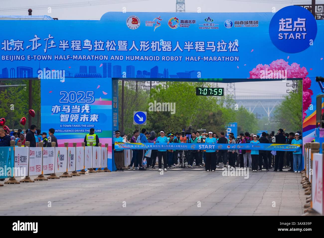 The world's first humanoid robot half-marathon kicks off in Beijing ...